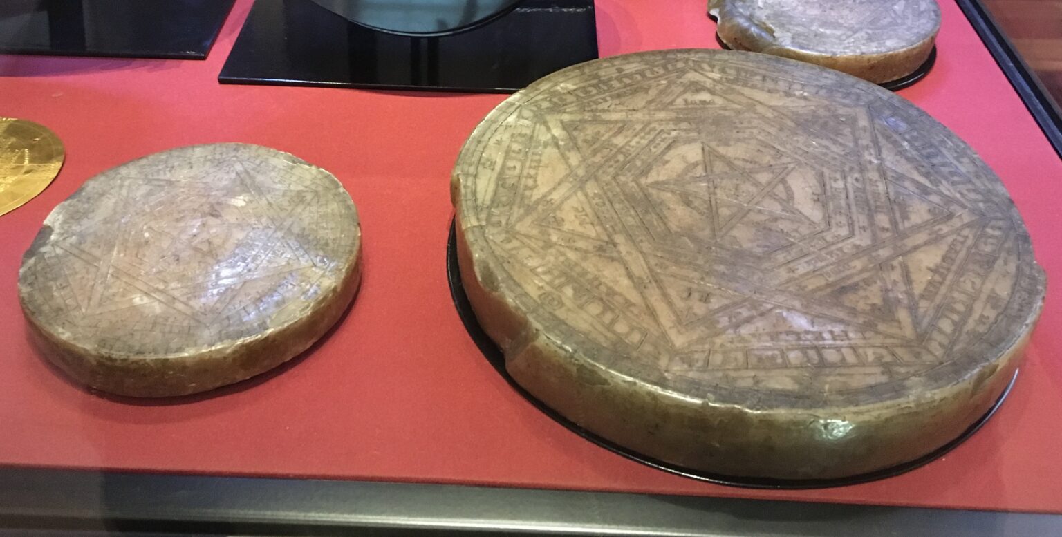 The Magical Relics of John Dee at The British Museum – Curious Archive